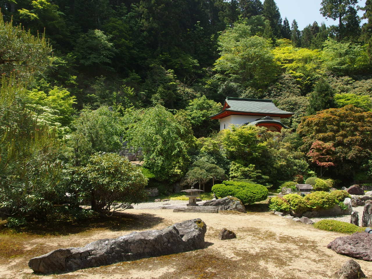 夏、間近 高野山 別格本山 西南院（さいなんいん）